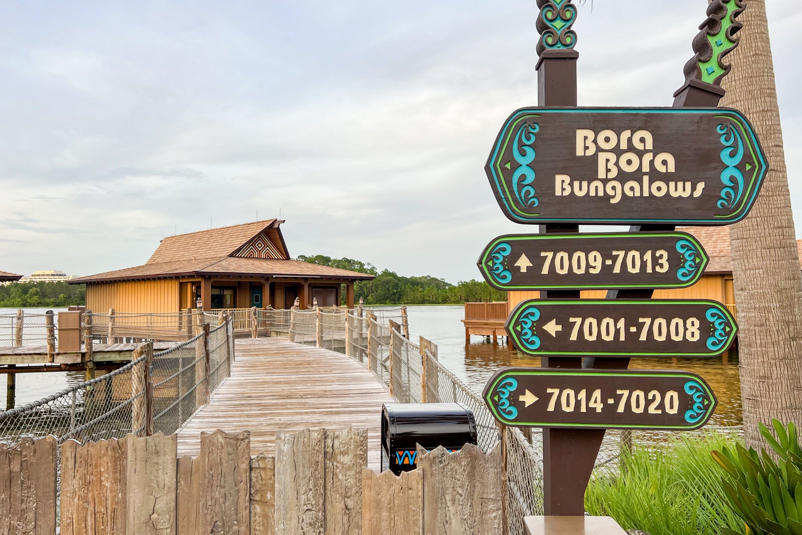 What it's like at Disney's Polynesian overwater bungalows - The Points Guy