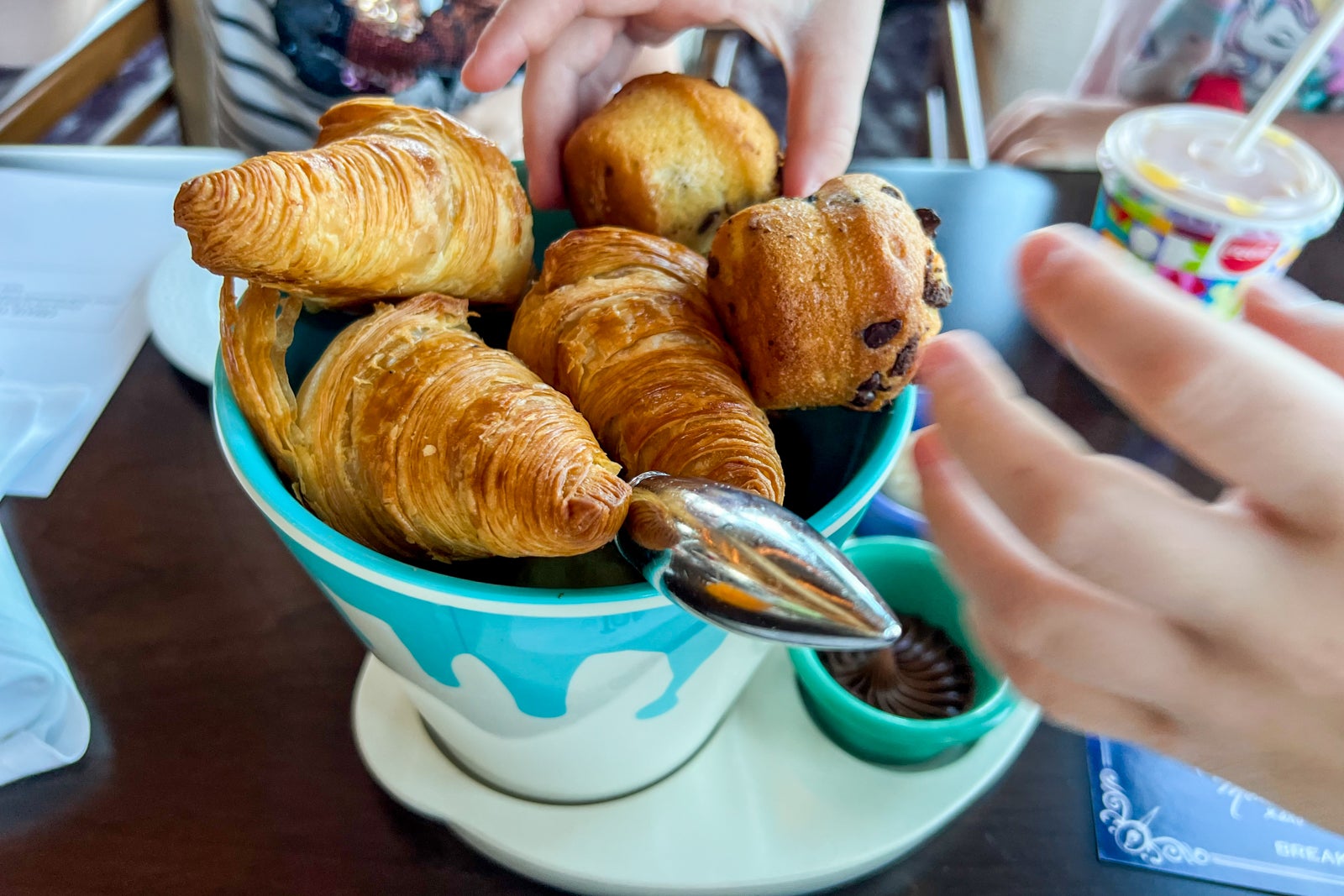 The 5 best character dining meals at Disney World - The Points Guy