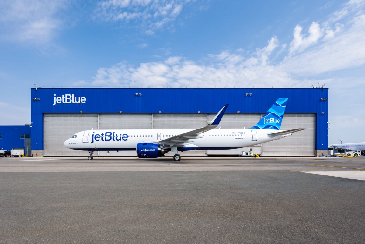JetBlue becomes the latest airline to guarantee family seating - The ...