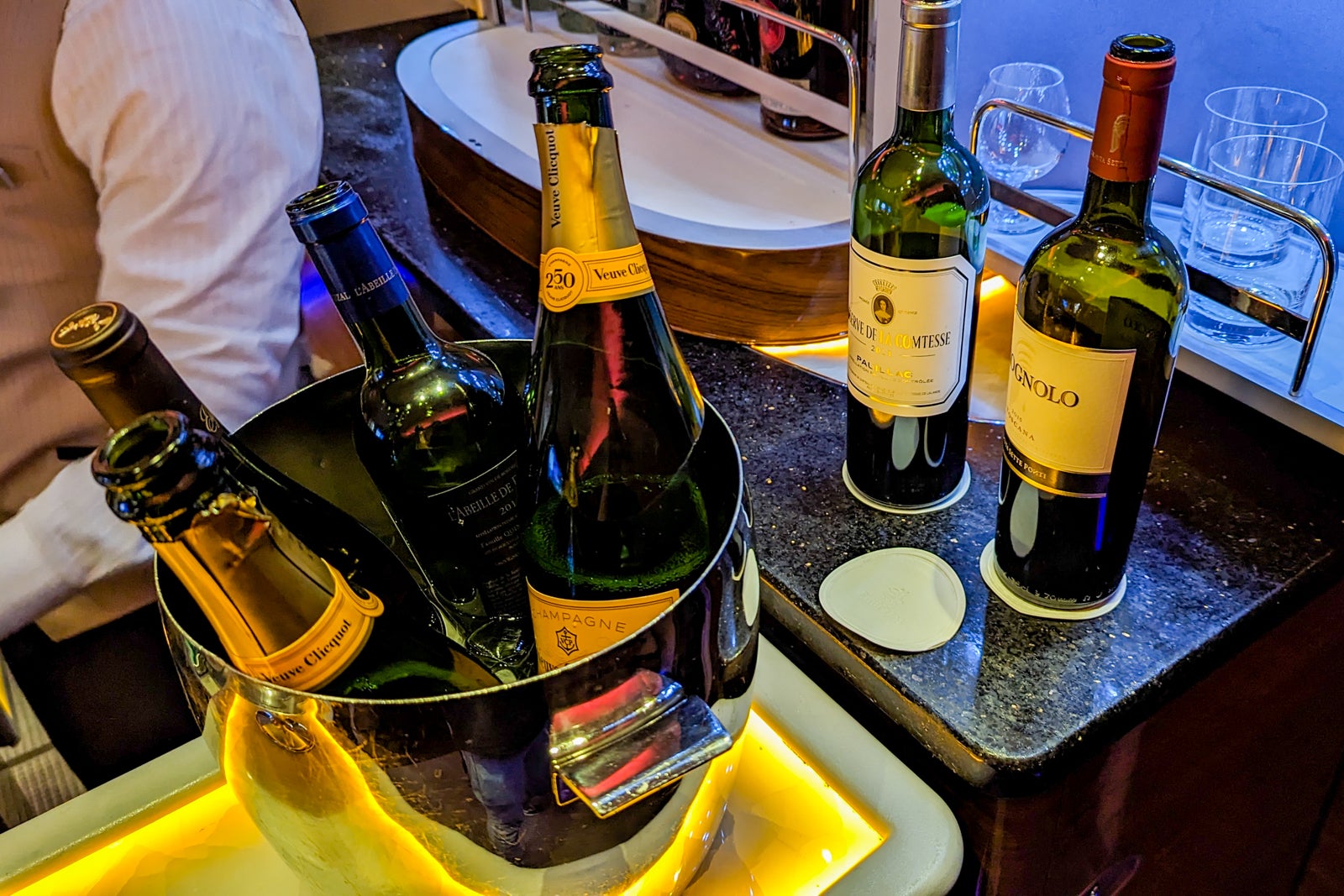 Emirates A380 onboard bar and lounge guide - The Points Guy