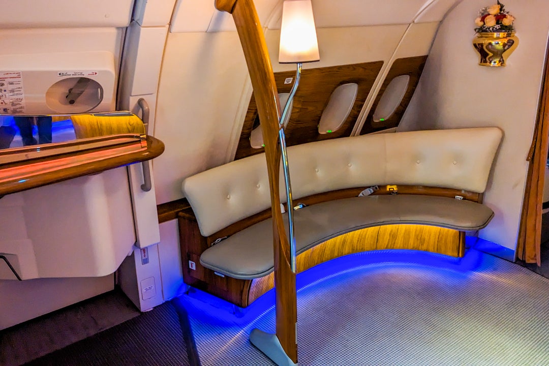 Emirates A380 onboard bar and lounge guide - The Points Guy