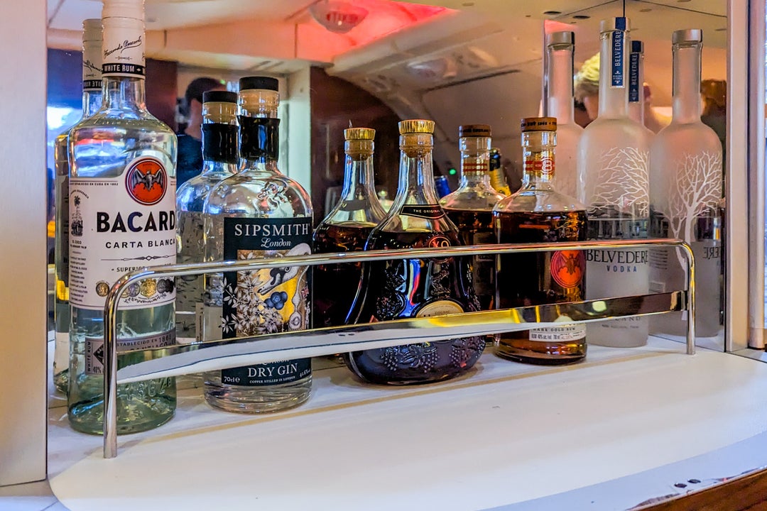 Emirates A380 onboard bar and lounge guide - The Points Guy