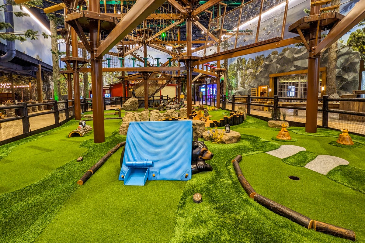 6 ways Great Wolf Lodge is like a cruise – and 6 it’s not - The Points Guy