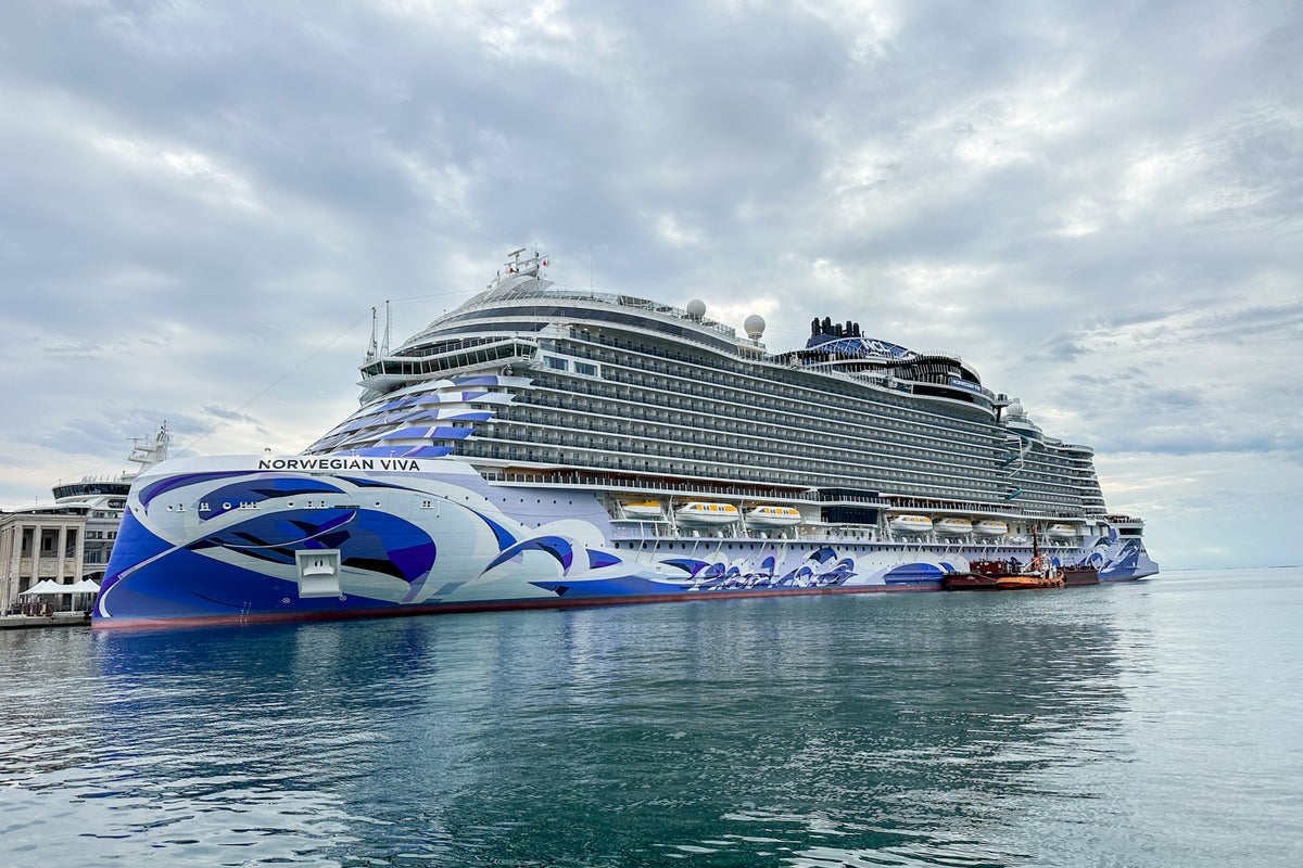 Norwegian Cruise Line ships ranked by size from biggest to smallest ...