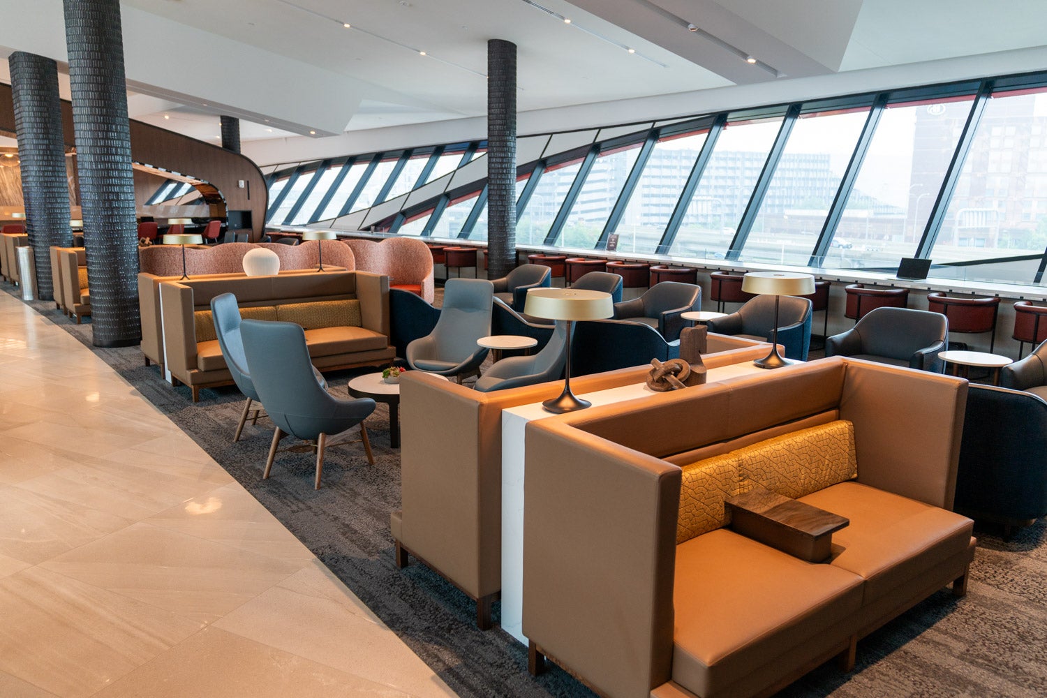 1st look inside: Delta just opened its new Sky Club in Boston's ...