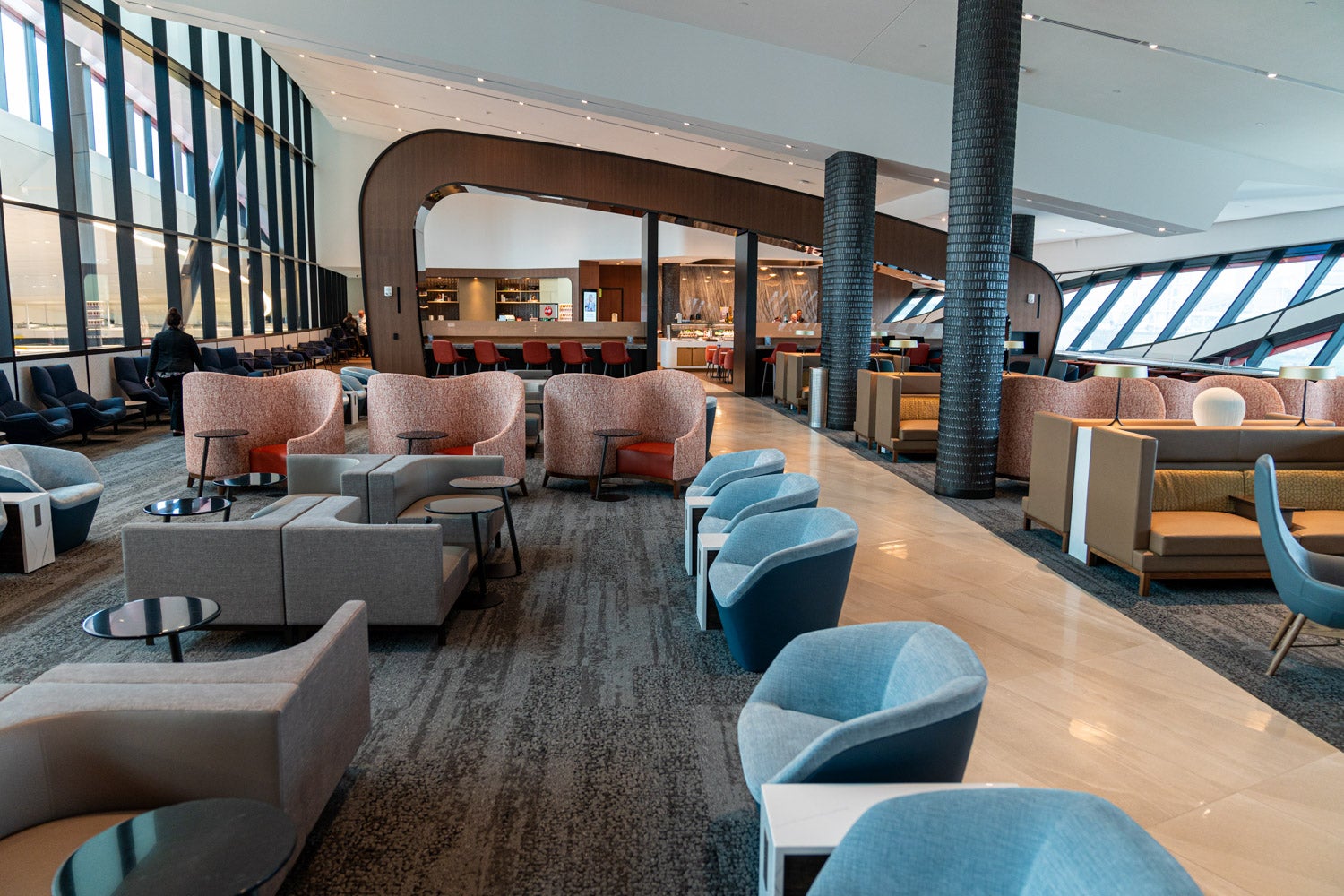 1st look inside: Delta just opened its new Sky Club in Boston's ...