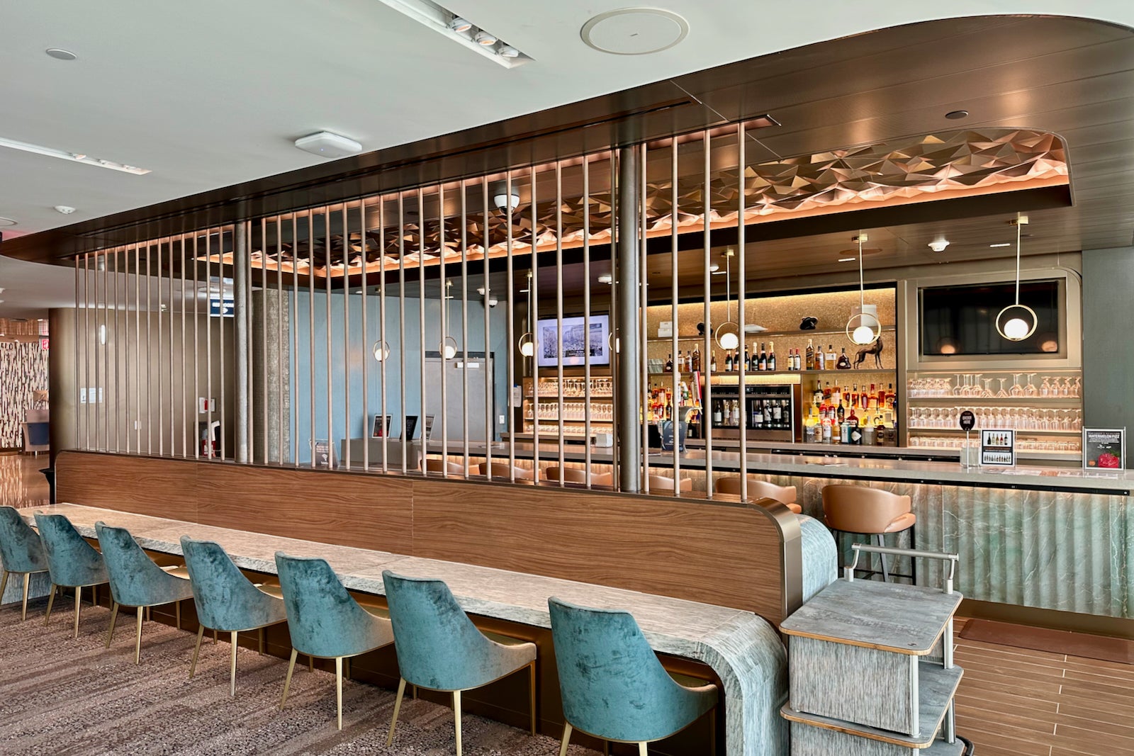 A guide to lounge access with the Amex Platinum and Business Platinum ...