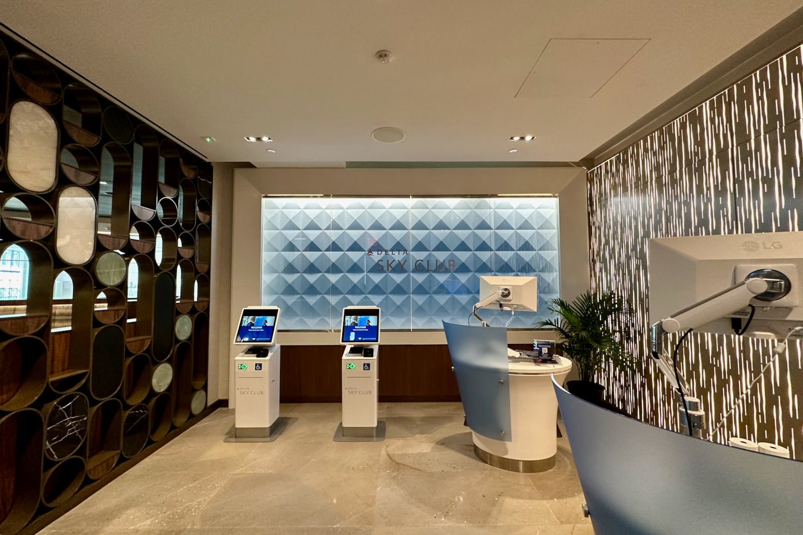 1st look at Delta's new Sky Club in Newark's stunning Terminal A - The ...