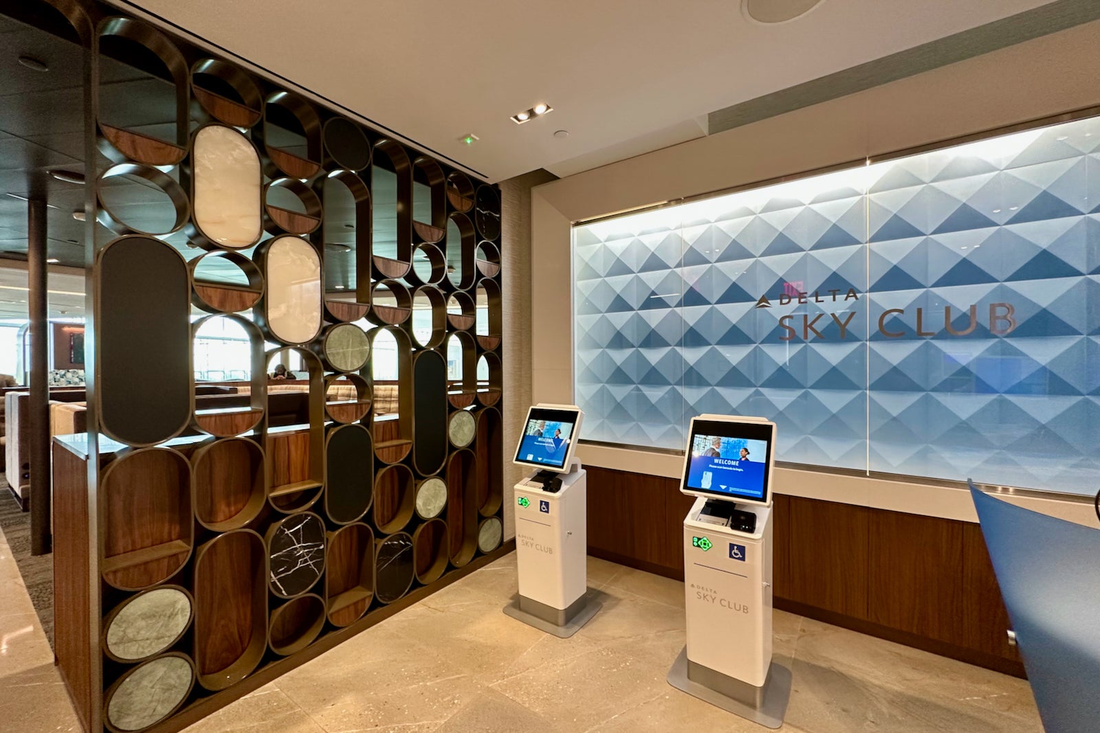 1st look at Delta's new Sky Club in Newark's stunning Terminal A - The ...