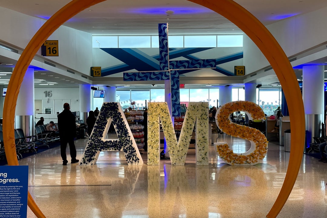 What it was like onboard JetBlue's inaugural flight from New York to ...