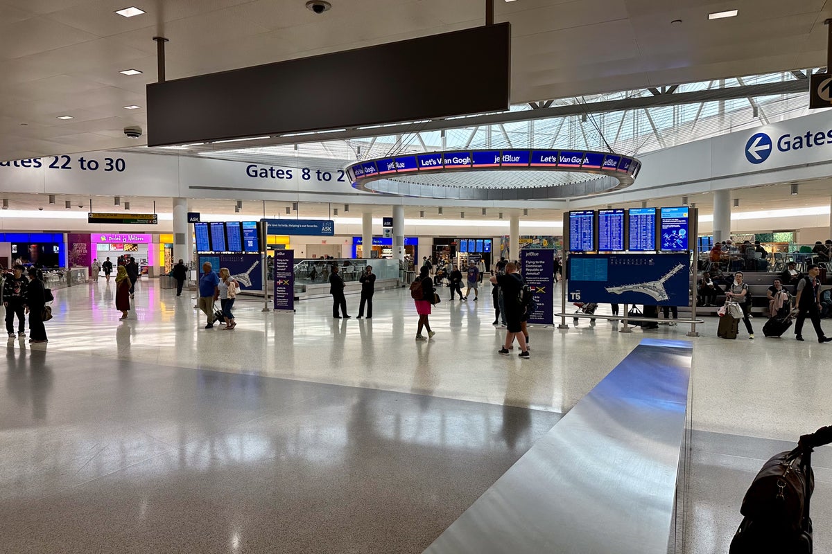 What it was like onboard JetBlue's inaugural flight from New York to ...