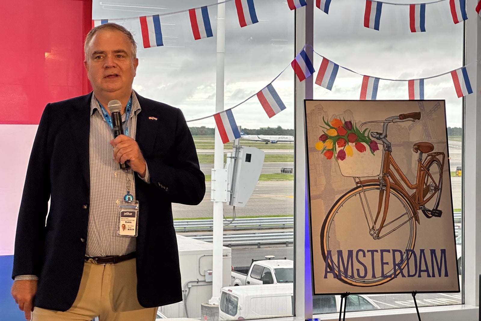 What it was like onboard JetBlue's inaugural flight from New York to ...