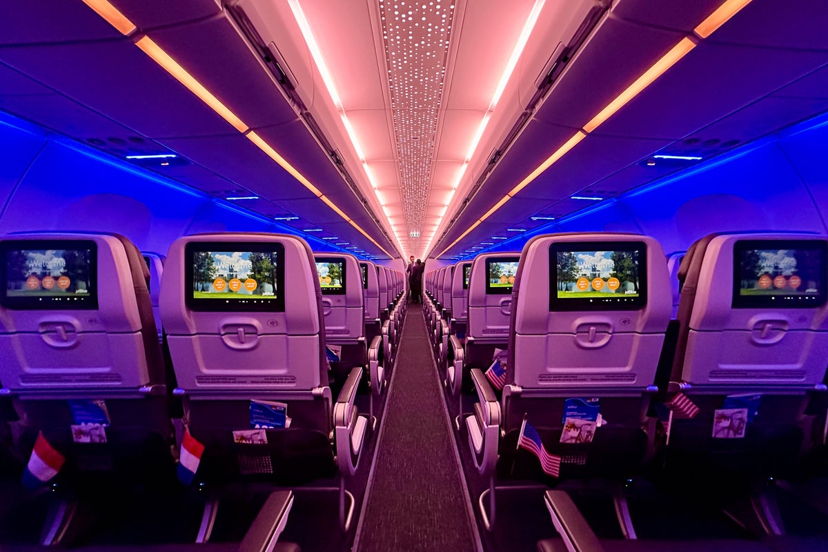 JetBlue debuts updated inflight TV software with cool new features ...