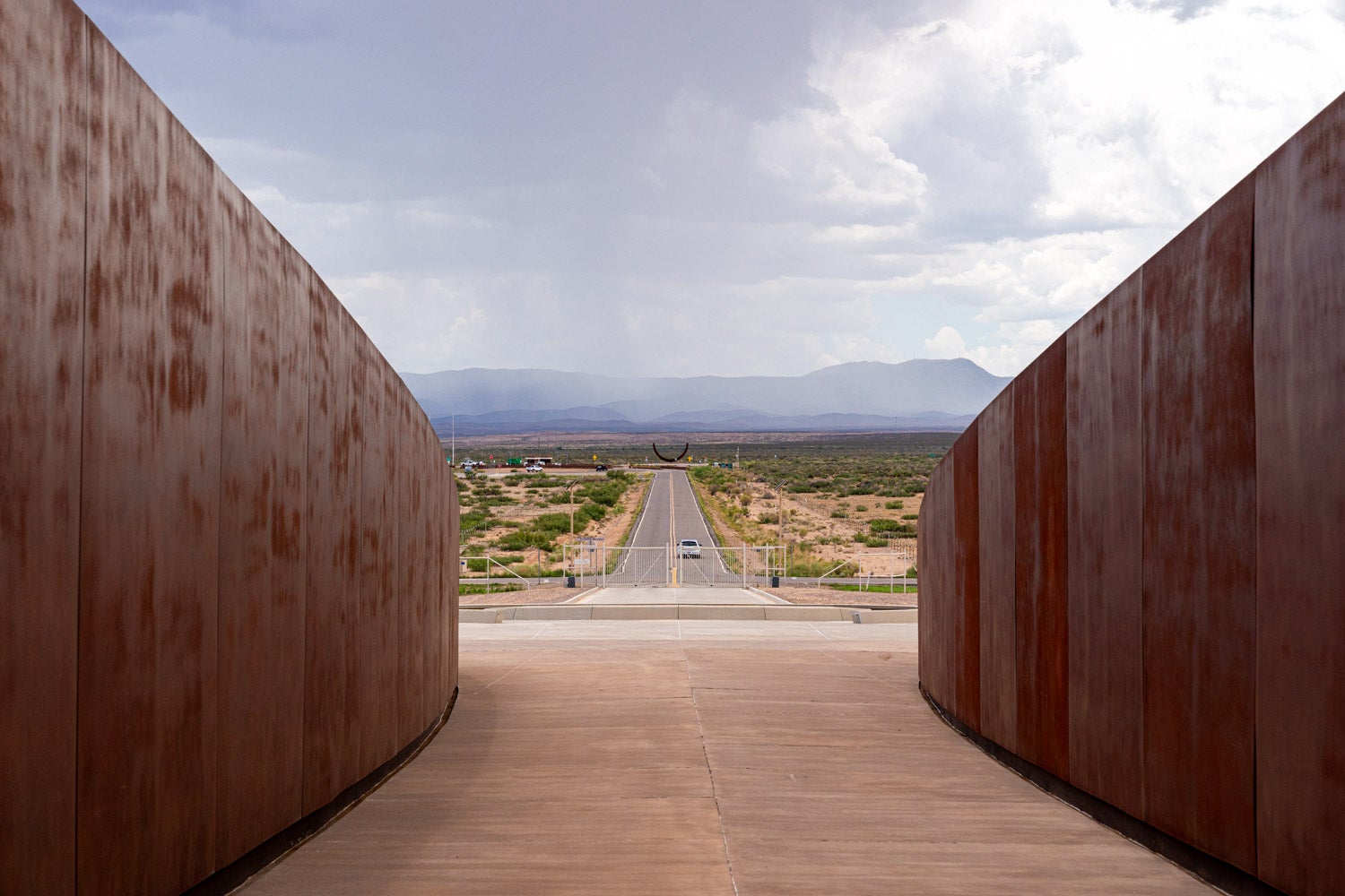 What it's like to watch a space launch from Virgin Galactic's spaceport ...