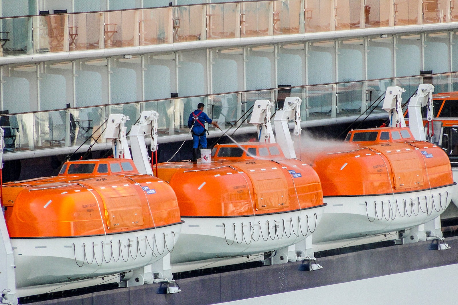 Cruise ship lifeboats and rafts: How your ship is prepared for an ...