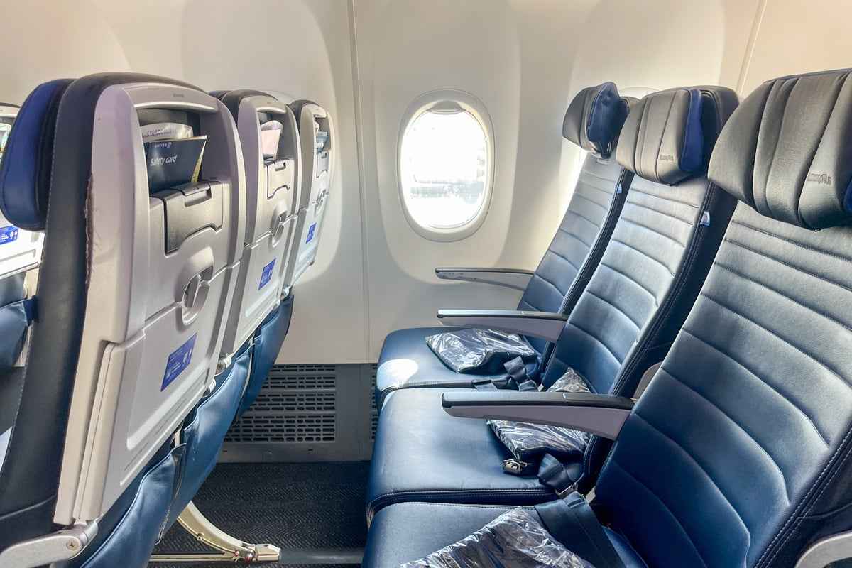 United Airlines economy class review - The Points Guy