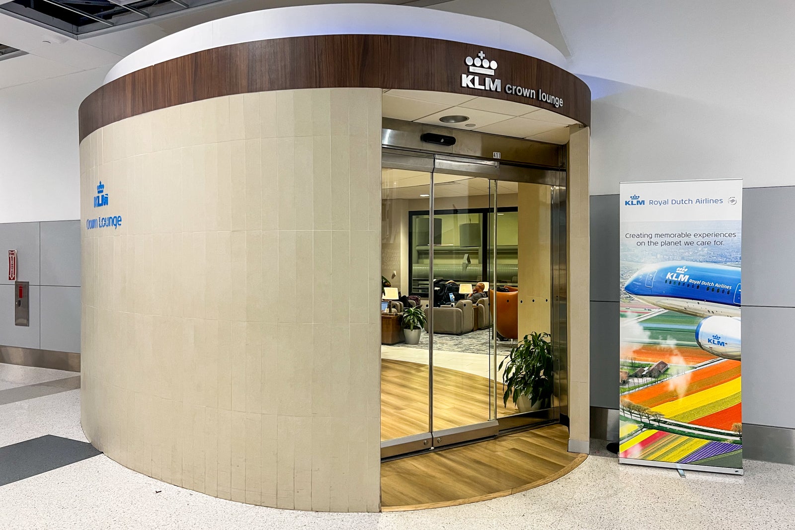 Only KLM lounge in the US now has a fresh look in Houston — and it's ...