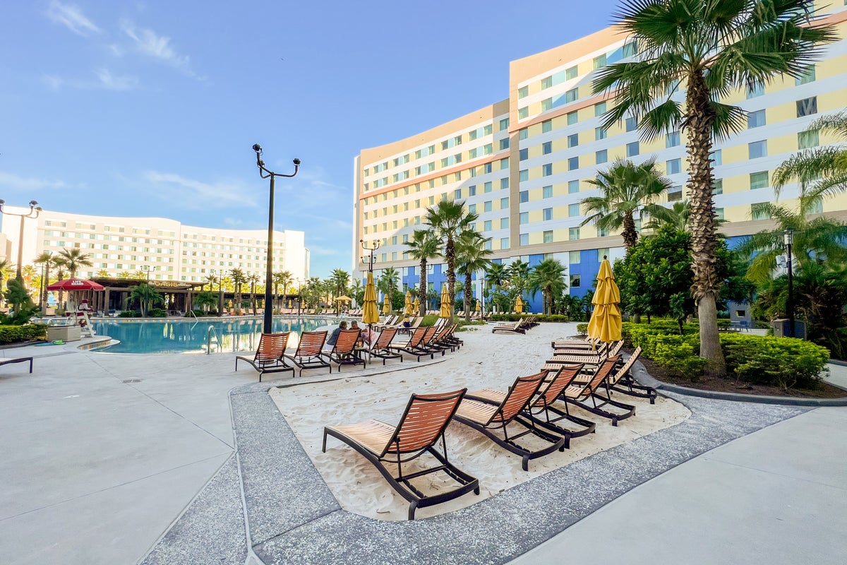 Universal's Endless Summer Resort — Dockside Inn and Suites: What it's ...