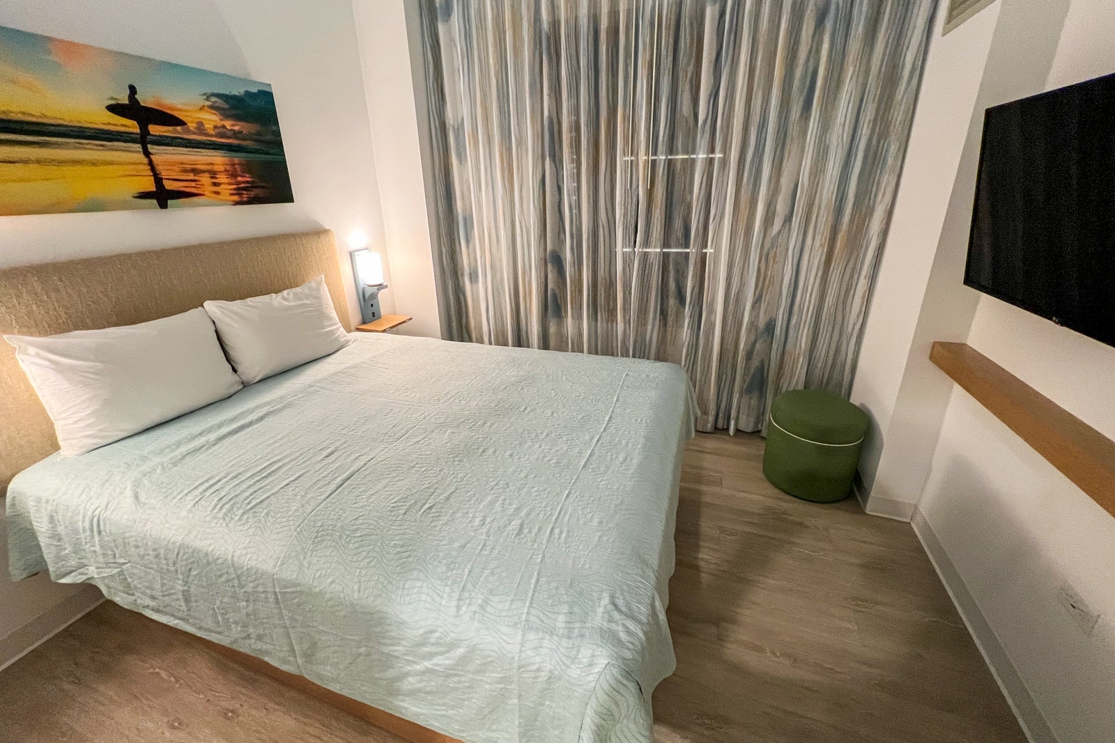 Universal's Endless Summer Resort — Dockside Inn and Suites: What it's ...