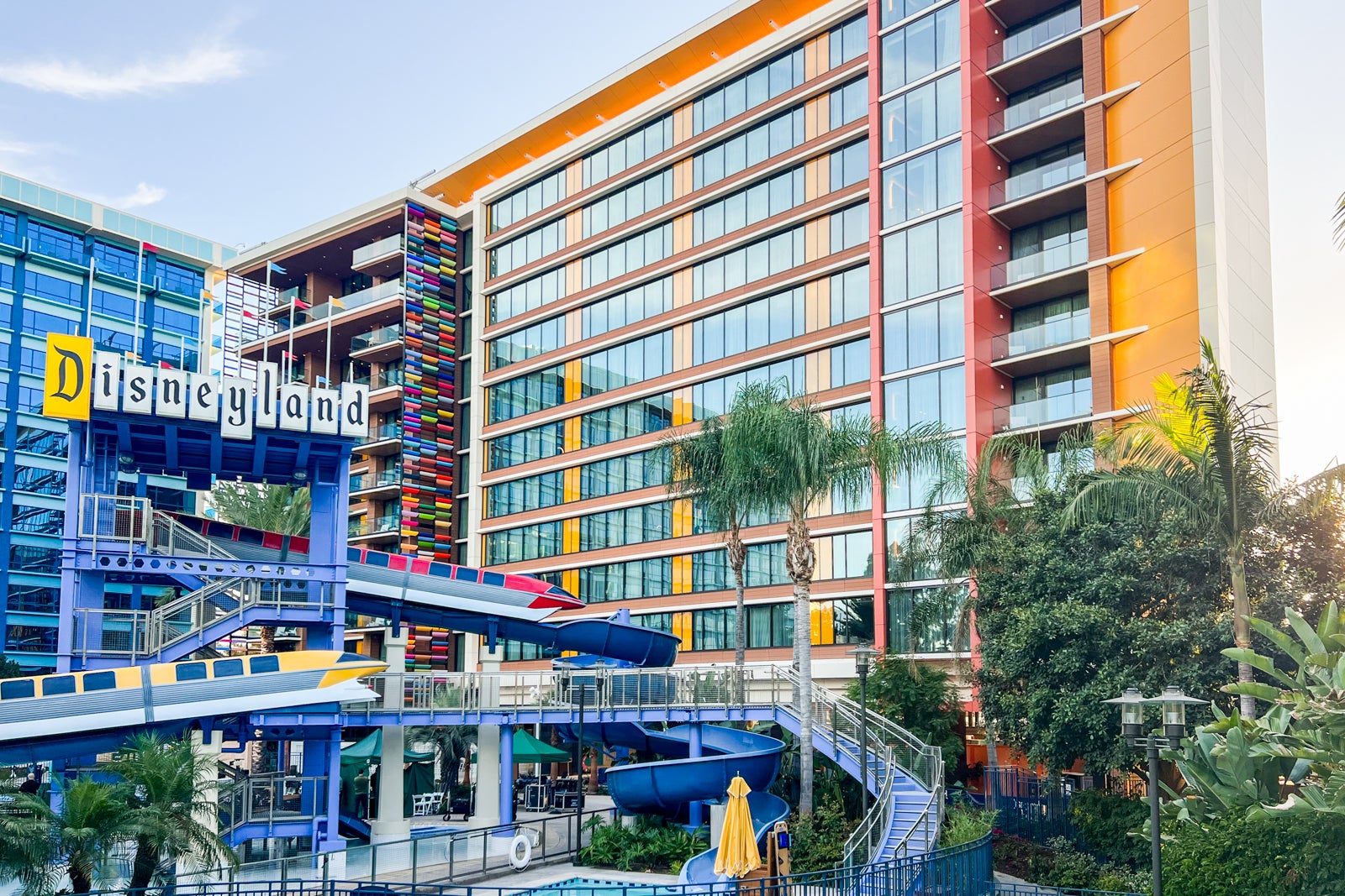 The Villas at Disneyland Hotel: Tour the park's 1st new hotel tower in ...