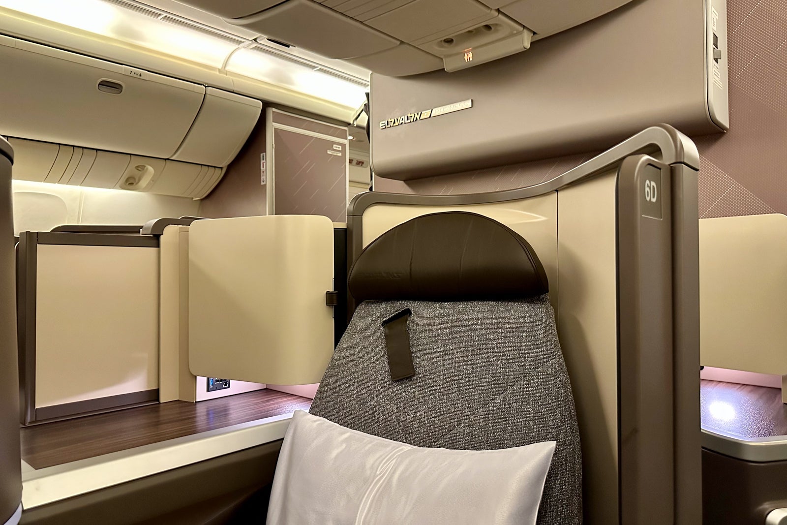 Inside El Al's 1st retrofitted — and massively upgraded — Boeing 777 ...