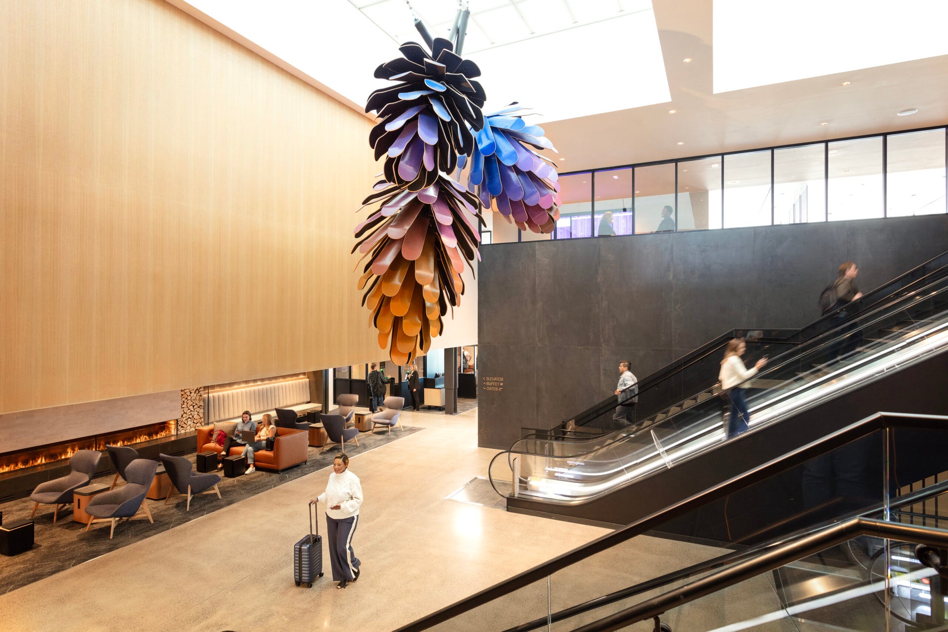 United Airlines debuts largest-ever lounge at Denver International ...