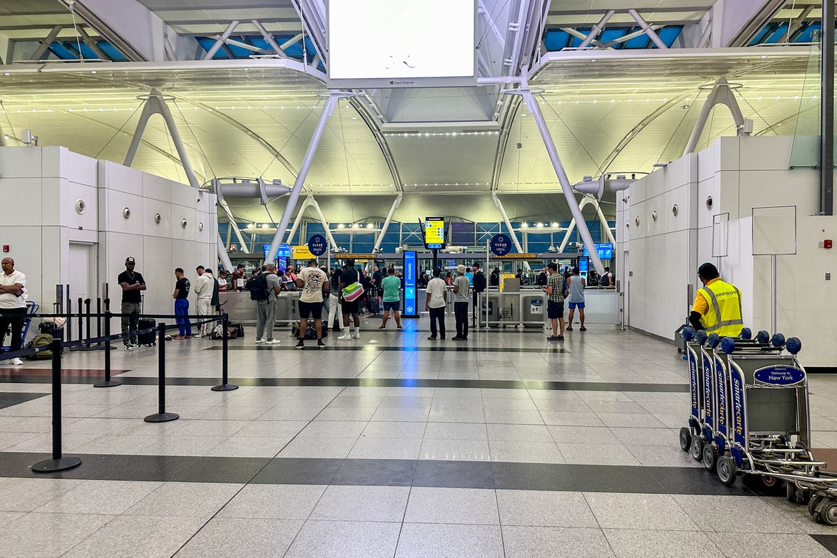 A review of Delta Air Lines economy on the Airbus A321neo from New York ...