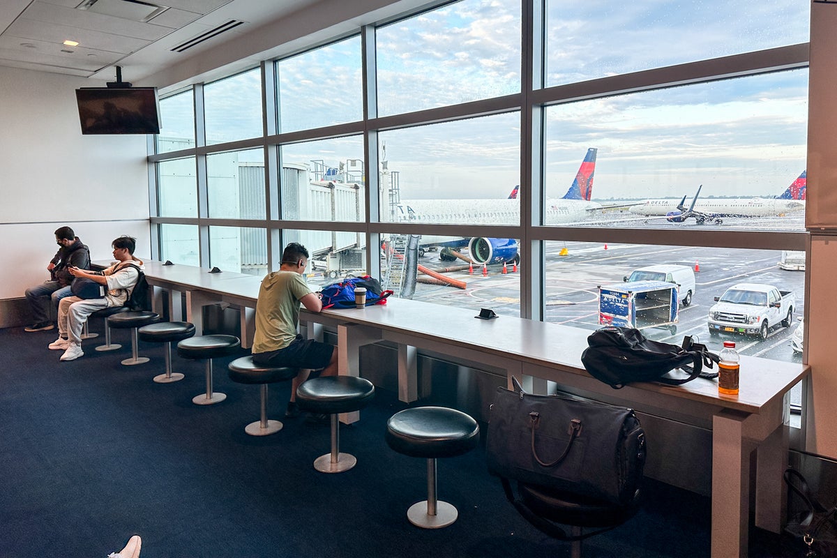 A review of Delta Air Lines economy on the Airbus A321neo from New York ...
