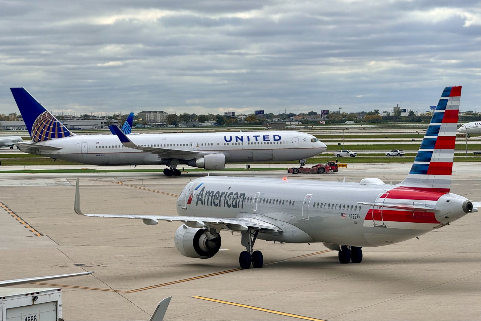 United, American up the ante in battle for Chicago supremacy - The ...