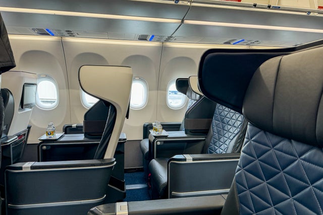 A review of Delta Air Lines in first class on the Airbus A321neo from ...