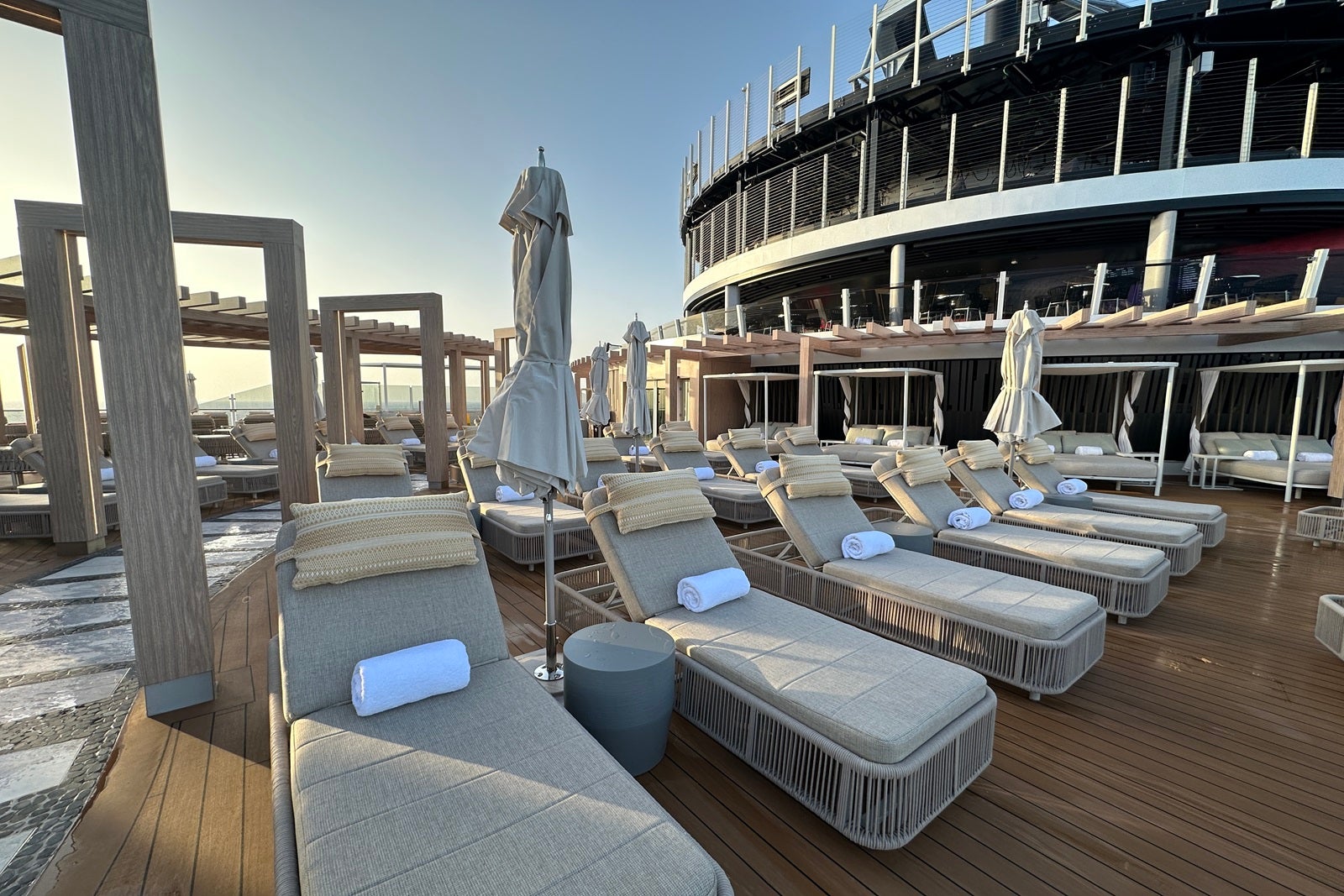 NCL Vibe Beach Club: A guide to this exclusive cruise sundeck - The ...