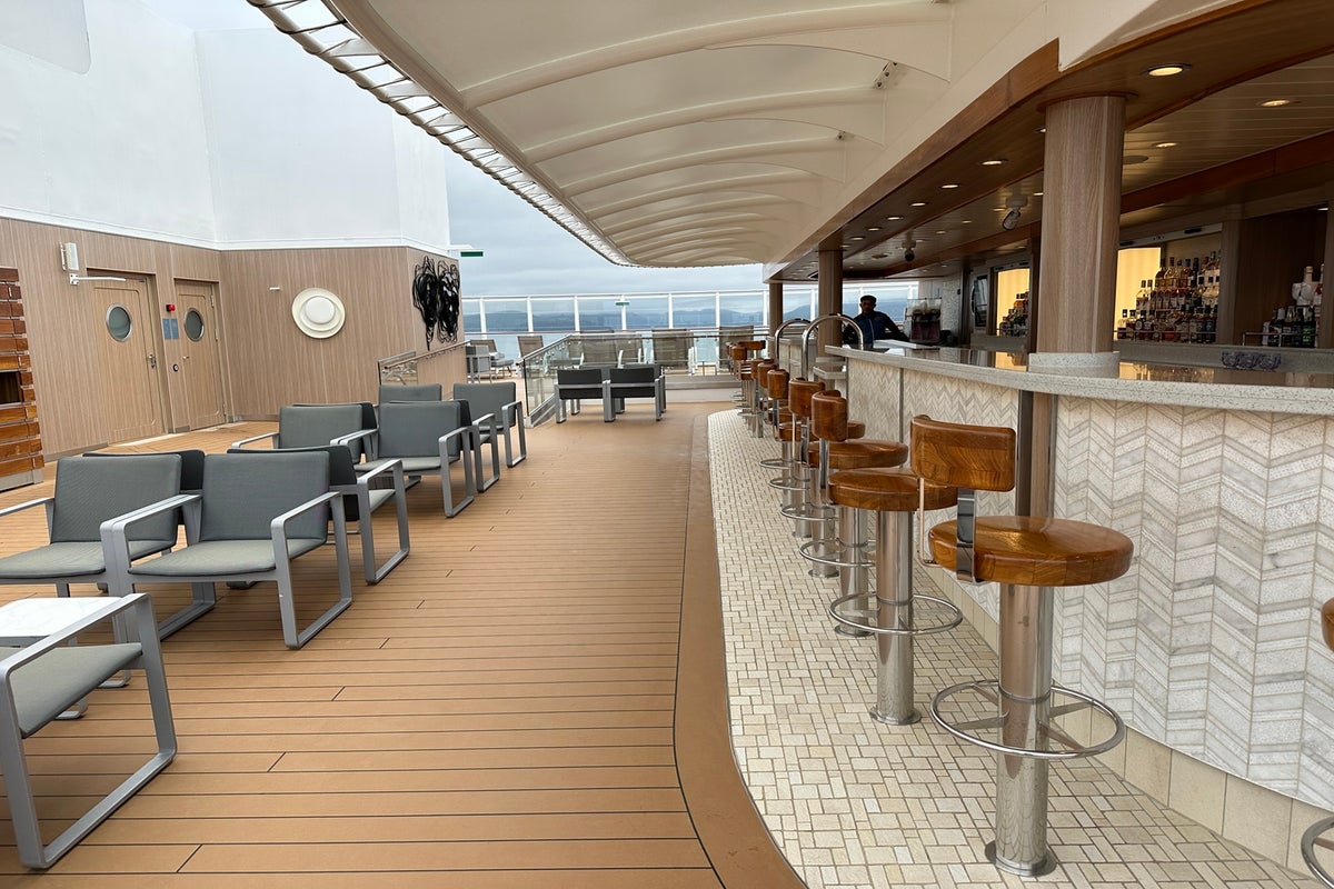 NCL Vibe Beach Club: A guide to this exclusive cruise sundeck - The ...