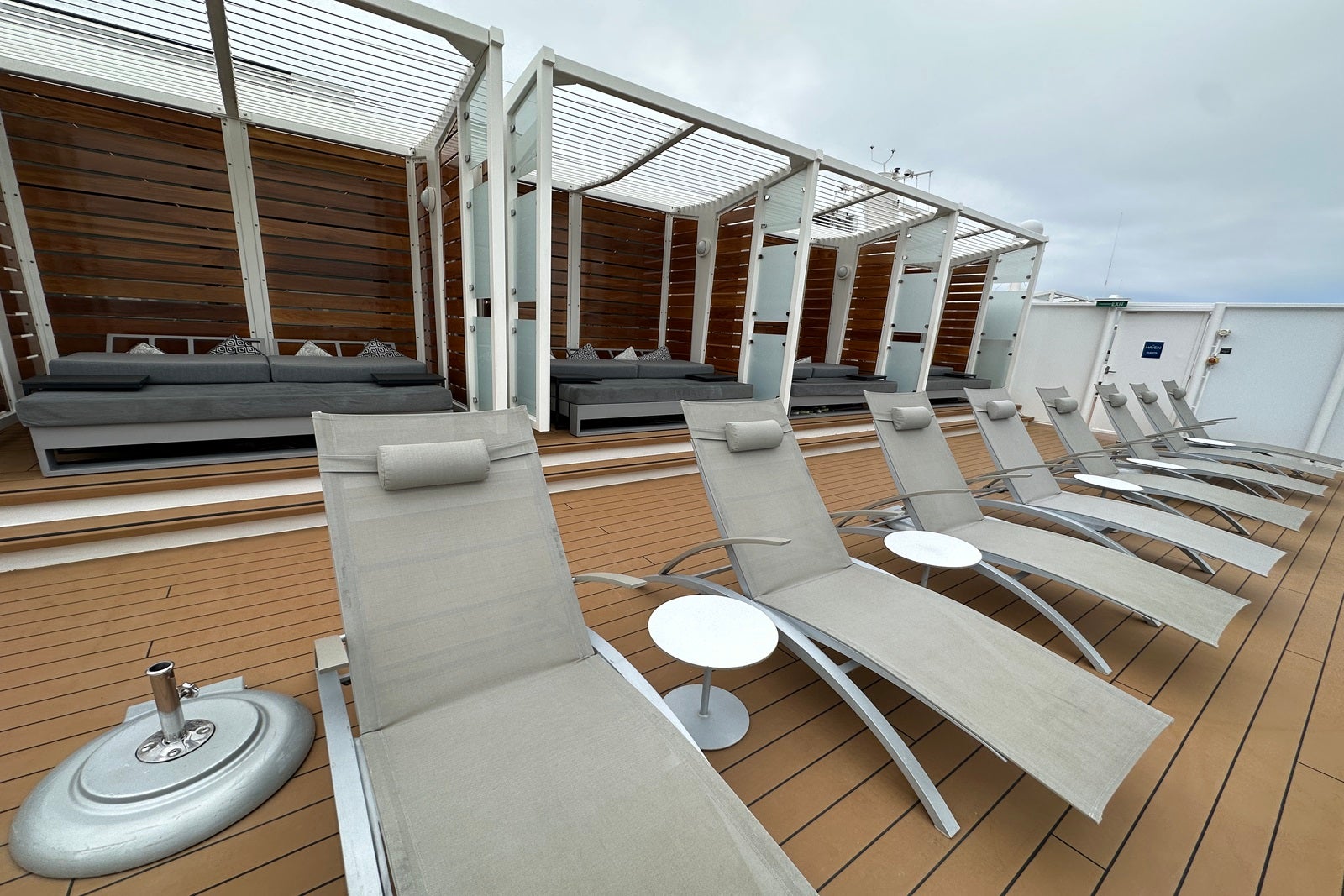 NCL Vibe Beach Club: A guide to this exclusive cruise sundeck - The ...