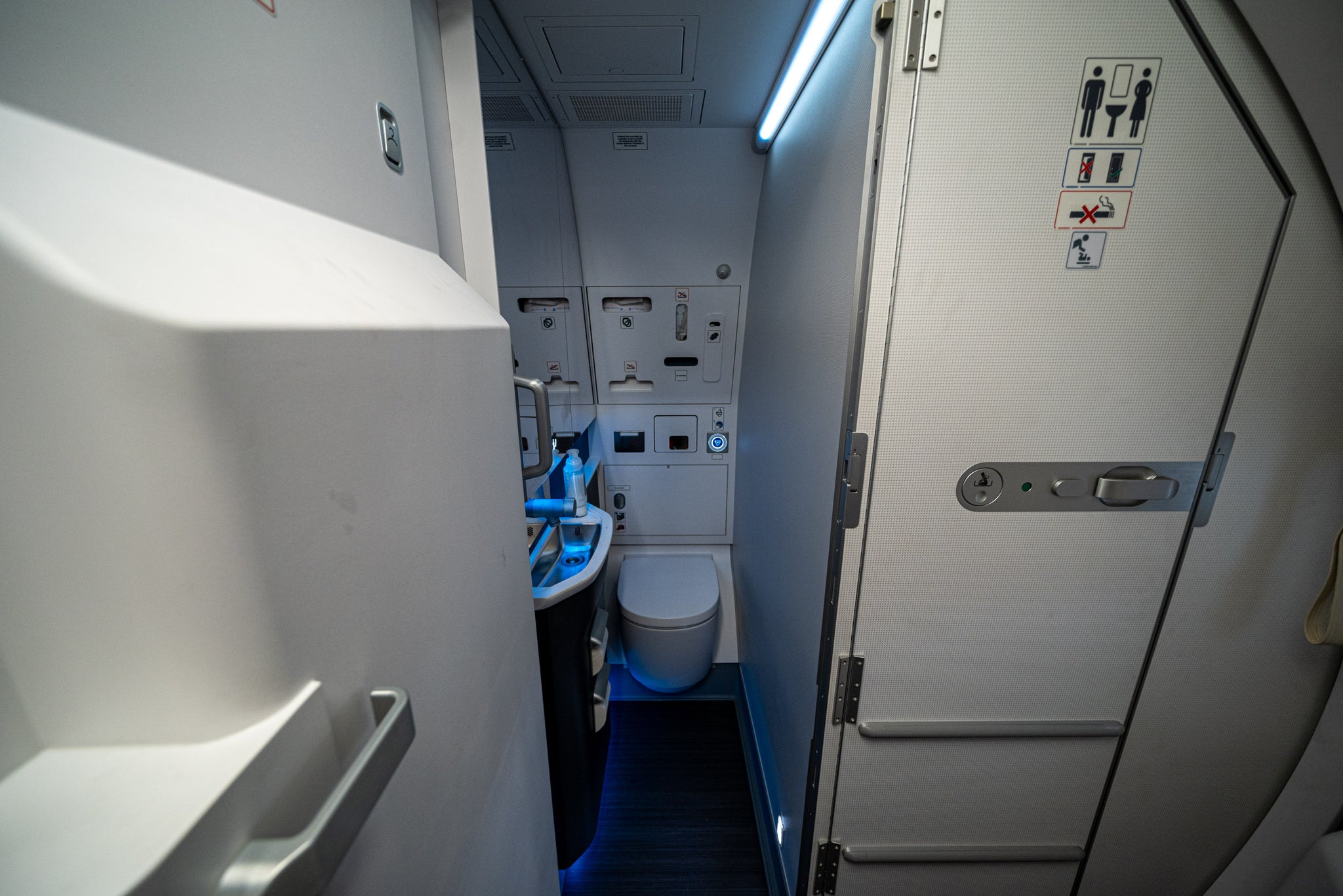 Inside United's 1st Airbus A321neo — step onboard ahead of the ...