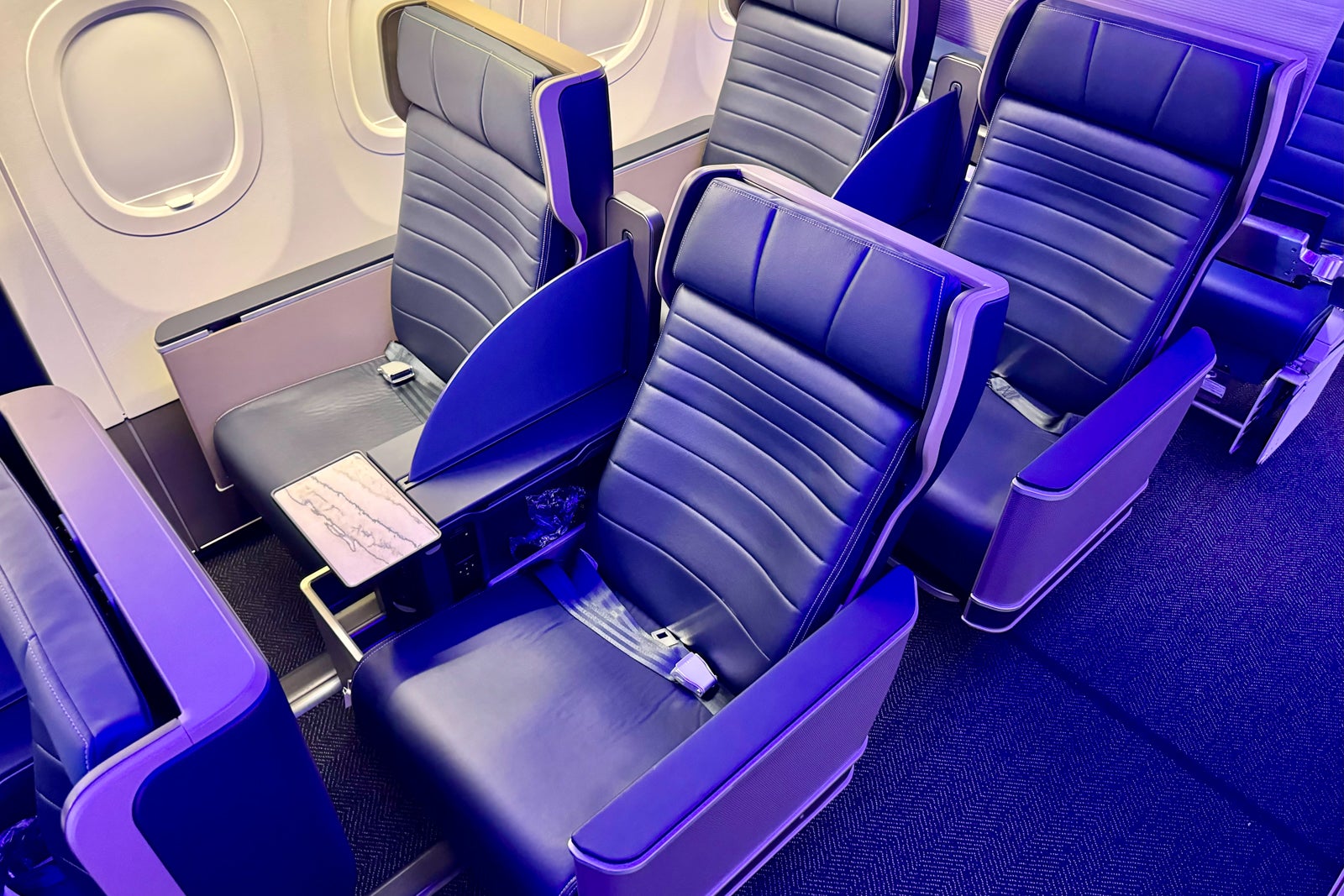 Flying United's new first-class recliners on the snazzy Airbus A321neo ...