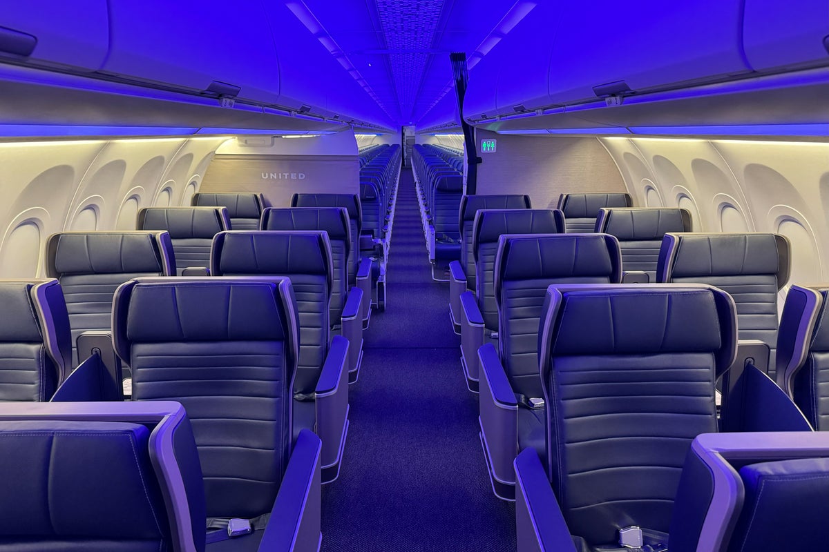 Flying United's new first-class recliners on the snazzy Airbus A321neo ...