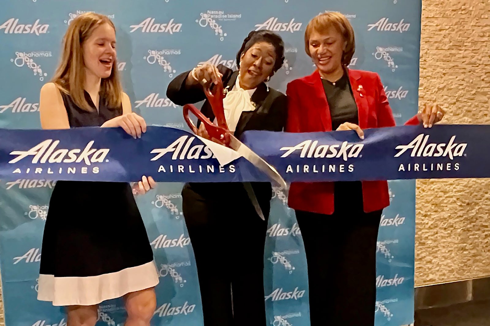 Alaska Airlines starts flying to the Bahamas from Seattle and Los ...