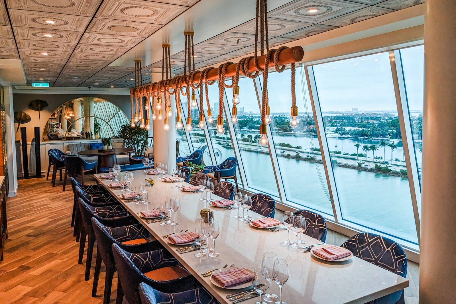 Cruise ship food and dining: The ultimate guide to eating on board ...