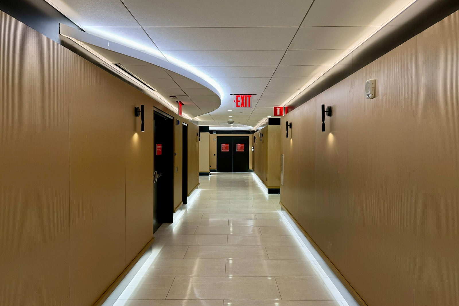 Chase just debuted its LaGuardia lounge — and it's the nicest in the ...