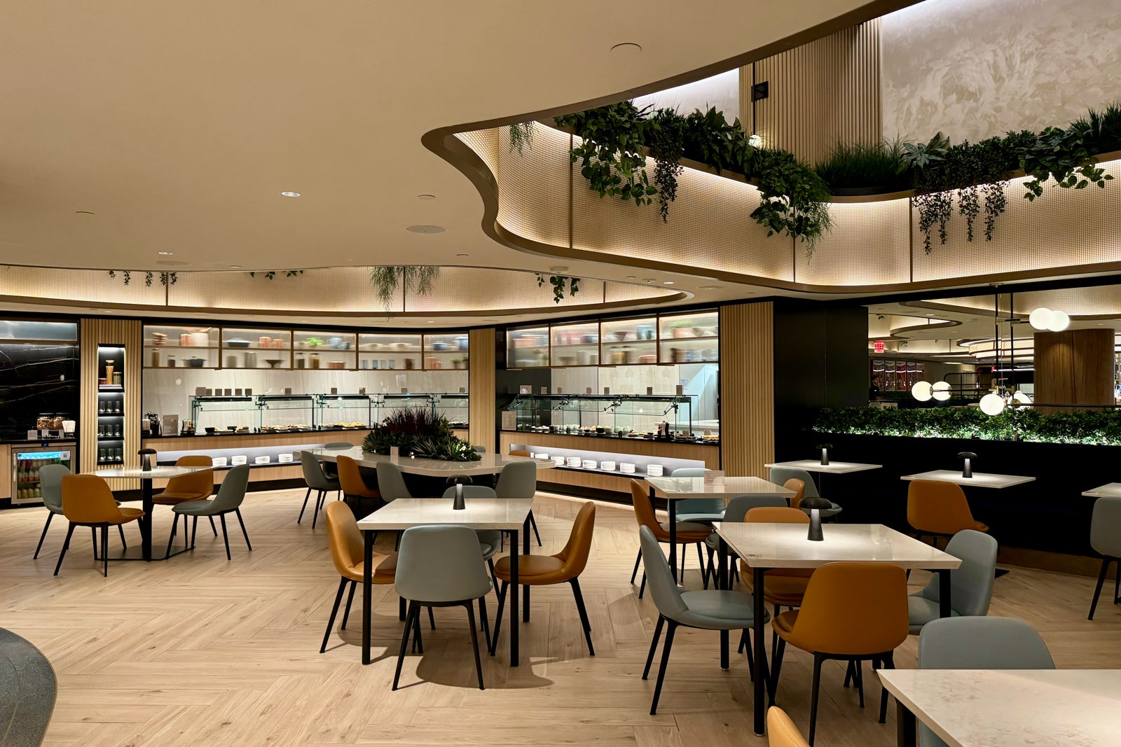 Chase just debuted its LaGuardia lounge — and it's the nicest in the ...