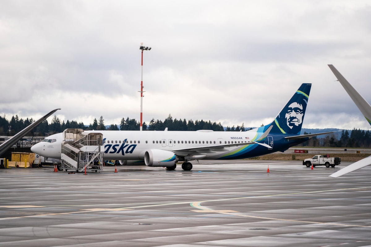 Investigators search for missing door plug from Alaska Airlines 737 MAX ...