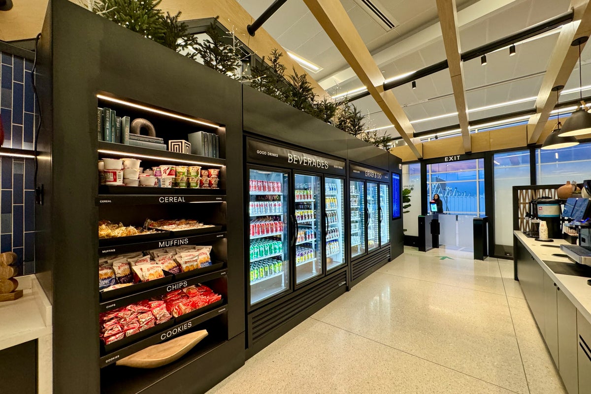United to open its second grab-and-go Club Fly and largest-ever lounge ...