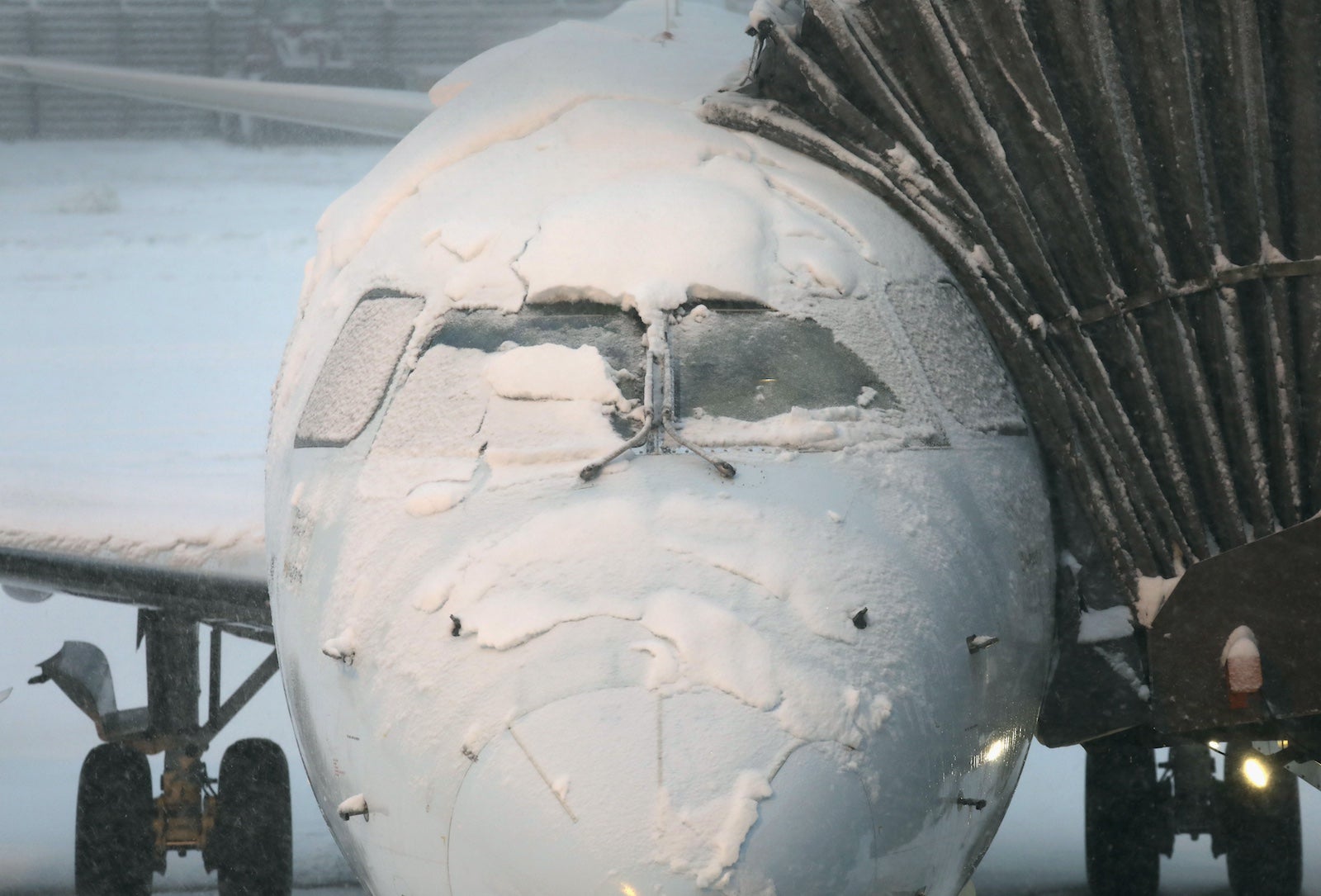 Nearly 2,000 flights canceled: Major snowstorm compounds Boeing 737 MAX ...