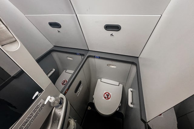 WestJet Boeing 737 economy flight review: Is it worth it? - The Points Guy