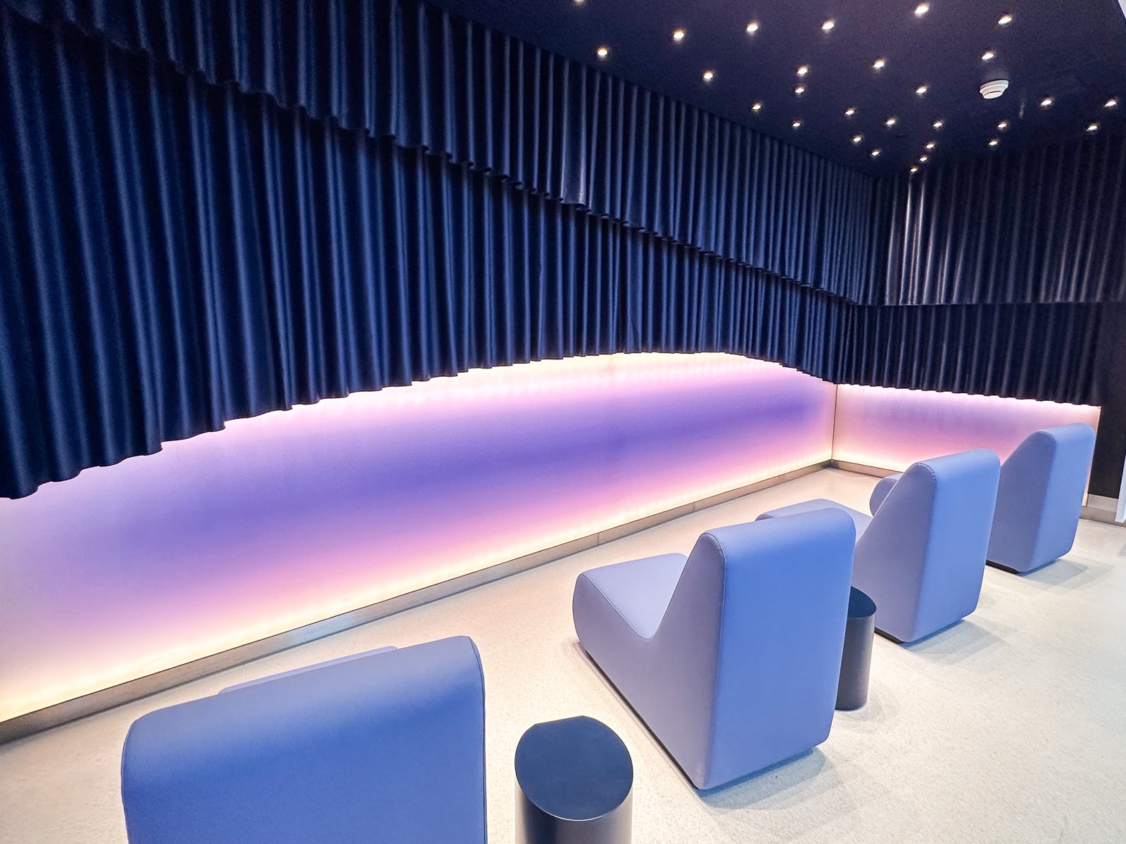 Inside Europe's first Oneworld alliance-branded lounge in Amsterdam Airport Schiphol - The ...