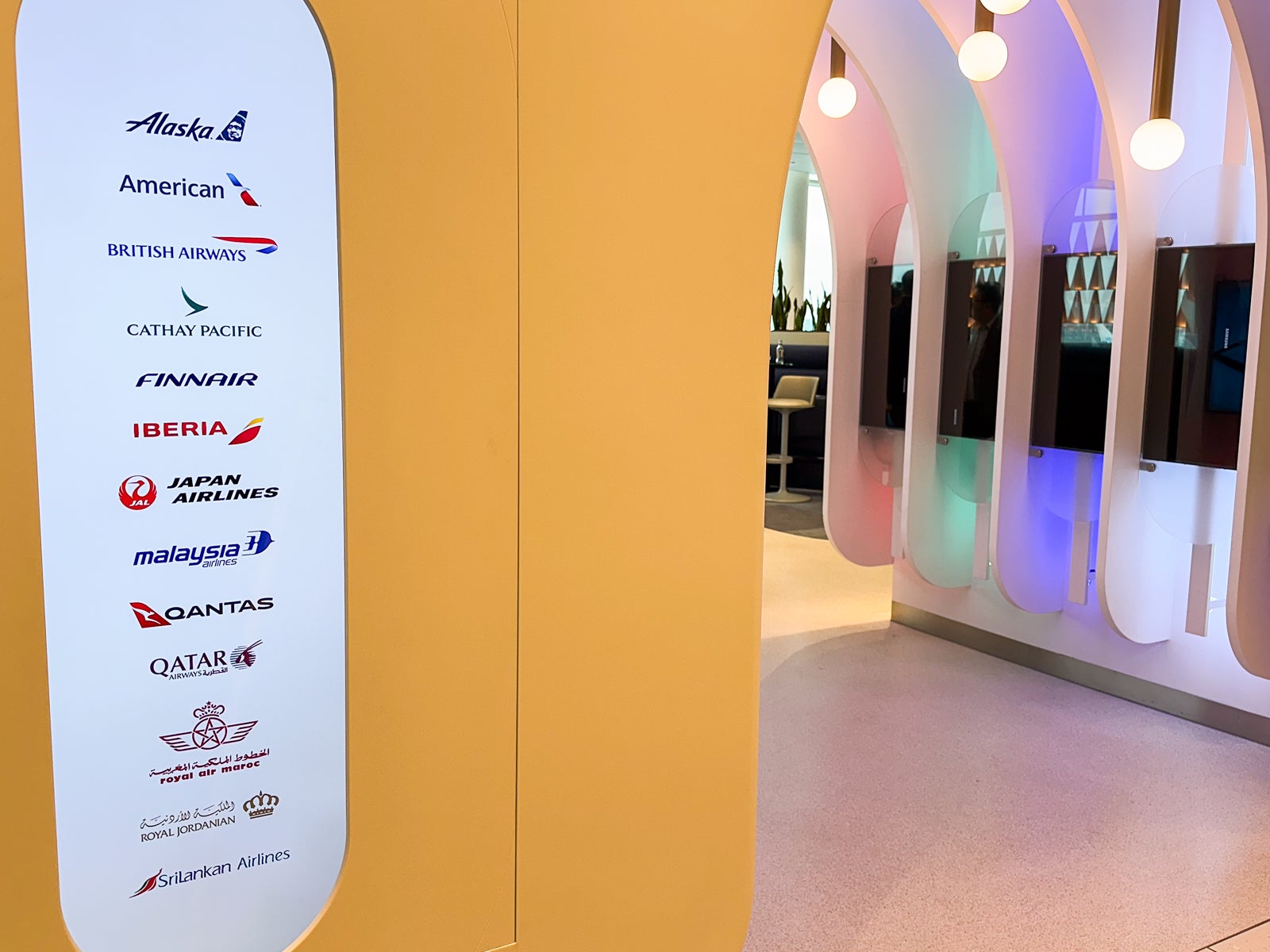 Inside Europe's first Oneworld alliance-branded lounge in Amsterdam ...