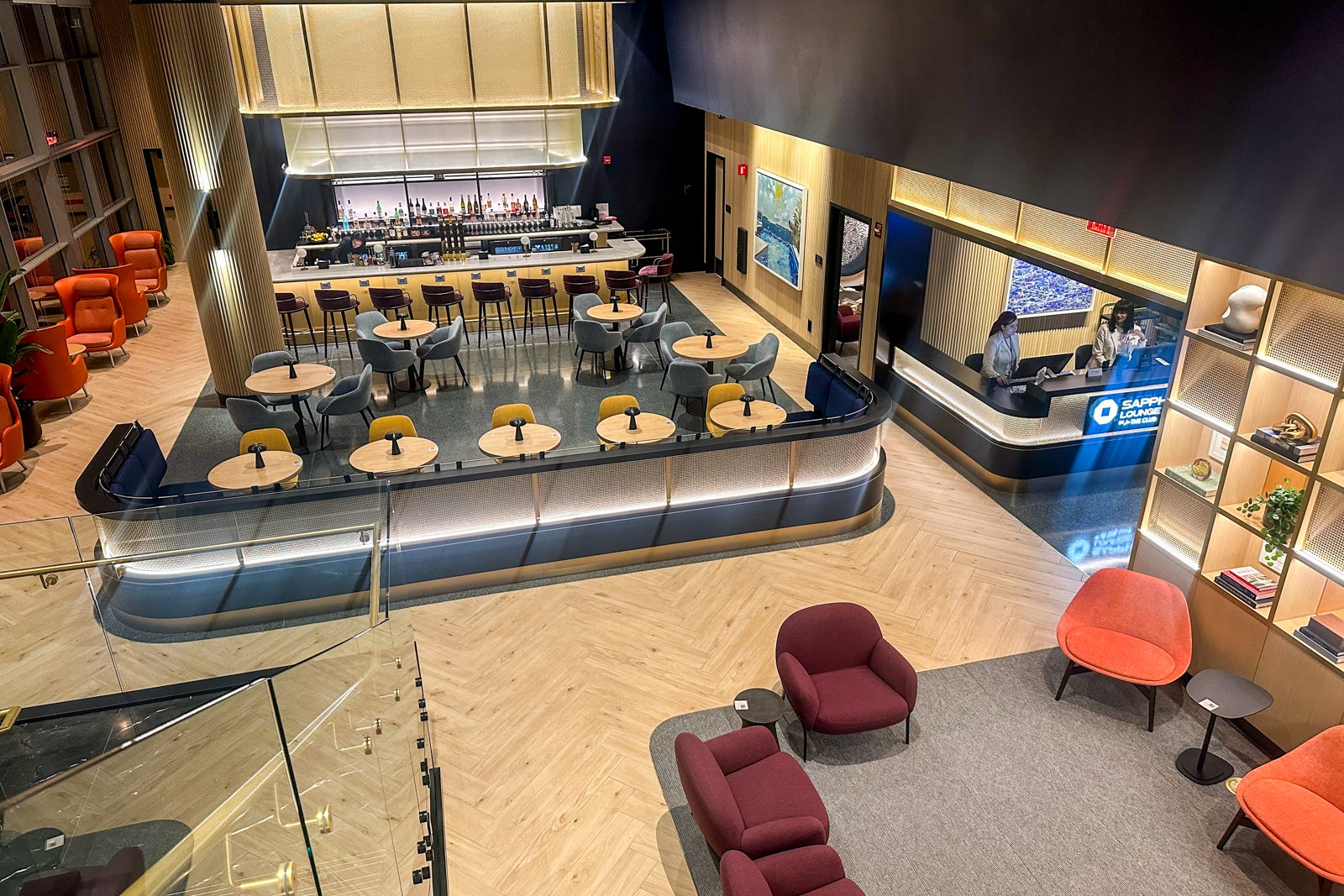 First look: Etihad quietly reopens revamped Dulles lounge ...