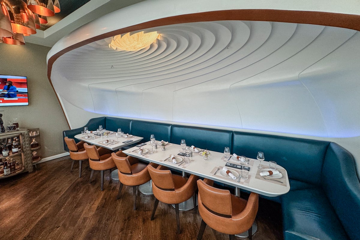 Review: United's invite-only Classified restaurant at Newark - The ...