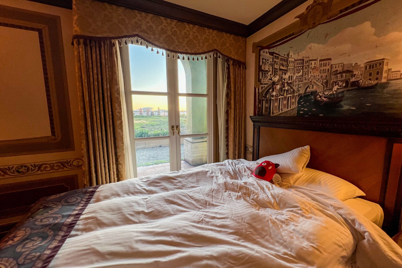 What it's really like to stay at the Tokyo DisneySea Hotel MiraCosta ...