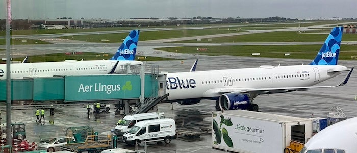 JetBlue ditches hot meals for cold in coach on transatlantic flights ...